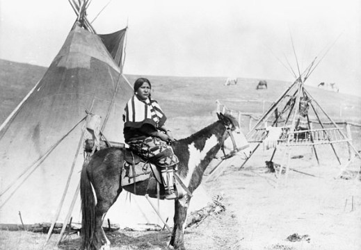 First Nations’ blanket traditions through time | Library and Archives ...
